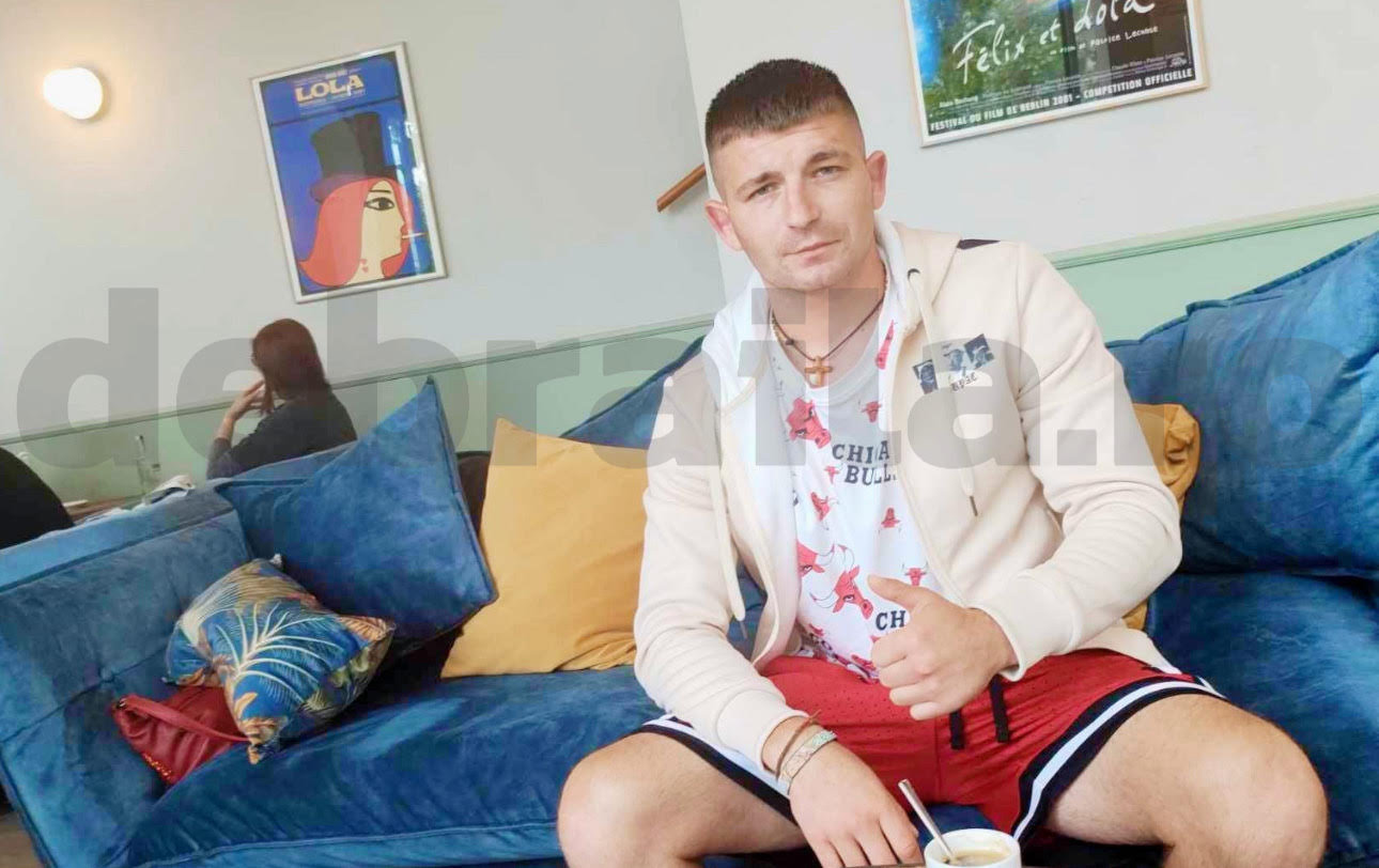 EXCLUSIV L-a lovit cu un cuțit în gât - din spate, apoi a așteptat ...